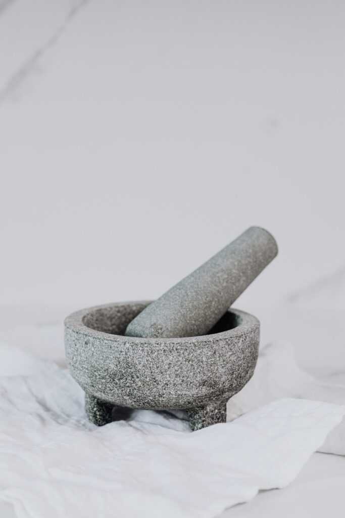 How Do Manual Grinders Compare With Traditional Mortar And Pestle ...